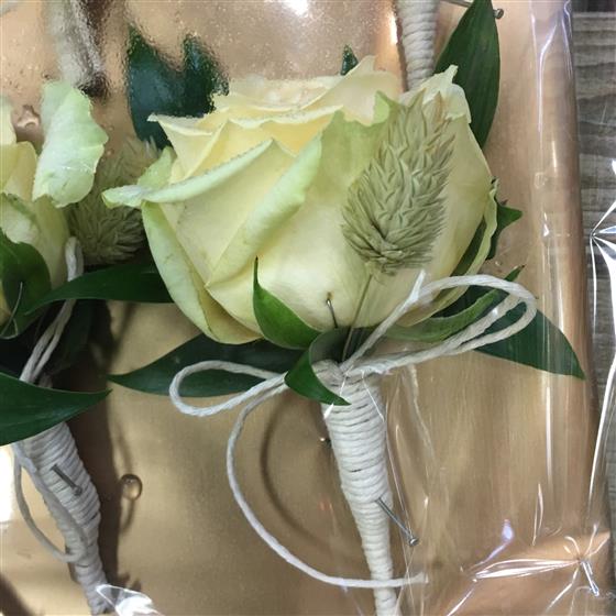 String Detailed Rose Buttonhole